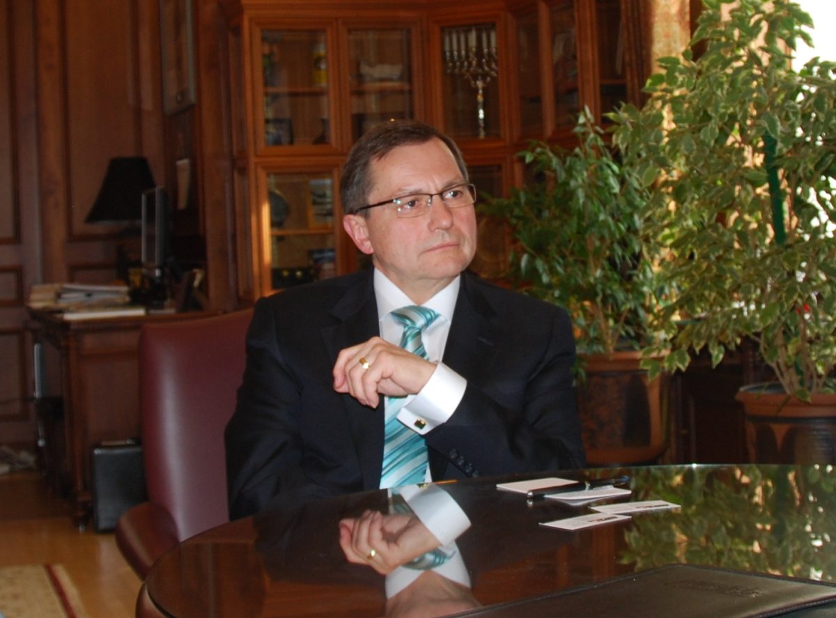 By ignoring Ed Stelmach, the oiligarchy and the ideological right ...