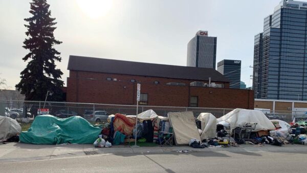 As temperatures drop, police and city crews continue rousts of homeless ...