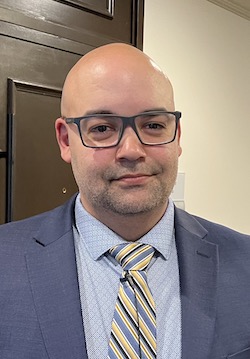 Jason Kenney, working remotely by cellphone from London queue, tweets ...